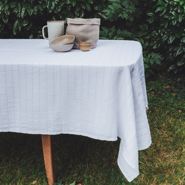 Grosse Tischdecke mit lineare Musterungen aus Baumwolle (Handgemacht in ...
